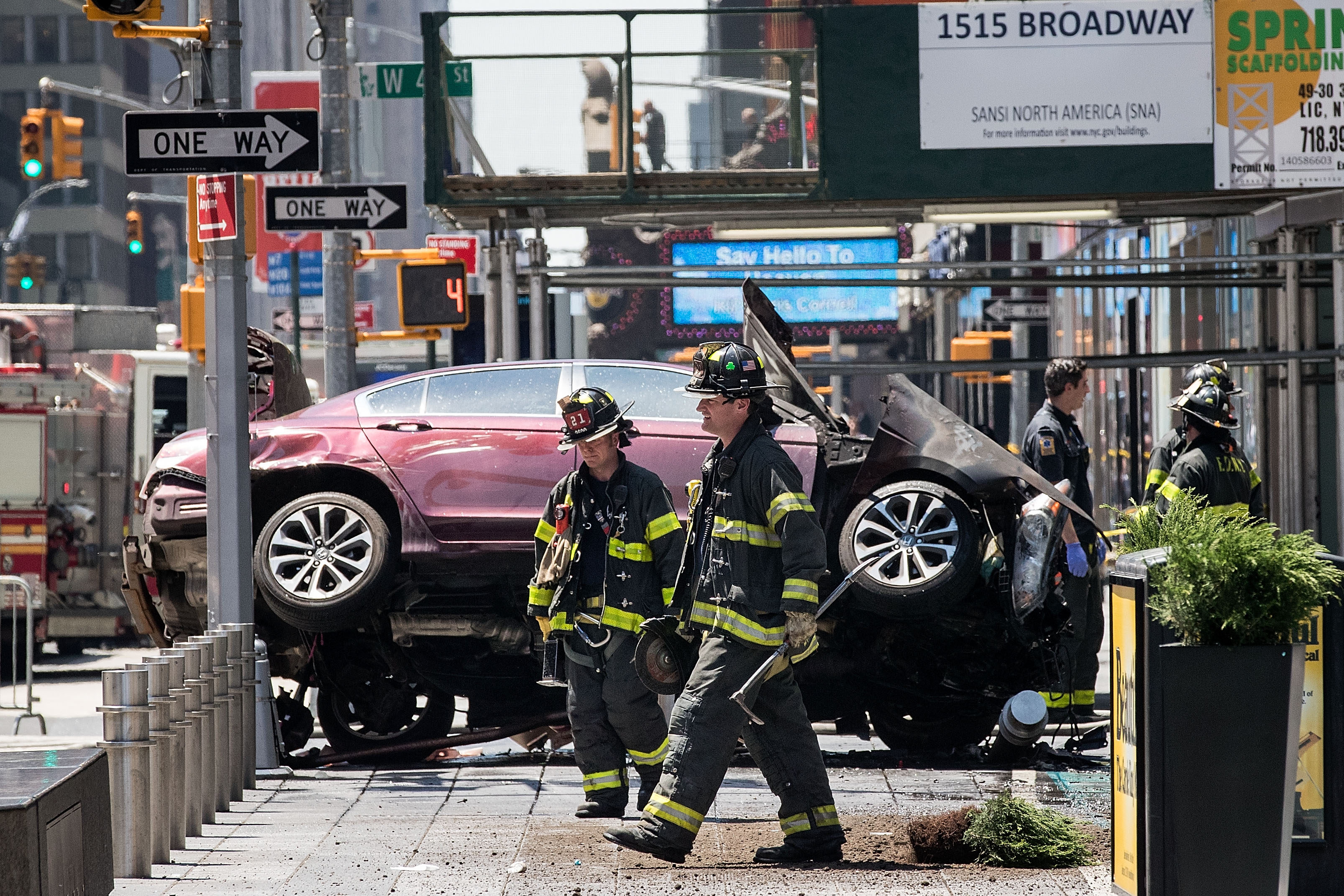 Times Square Car Crash Leaves 1 Dead; 22 Hurt [PHOTOS]